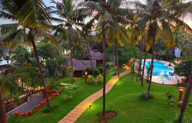 Kerala Luxury Beach, Backwaters Tour – 4 Days Getaway